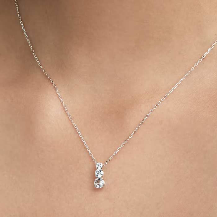 Swarovski smykke Attract Trilogy Round Pendant, White, Rhodium plated ...